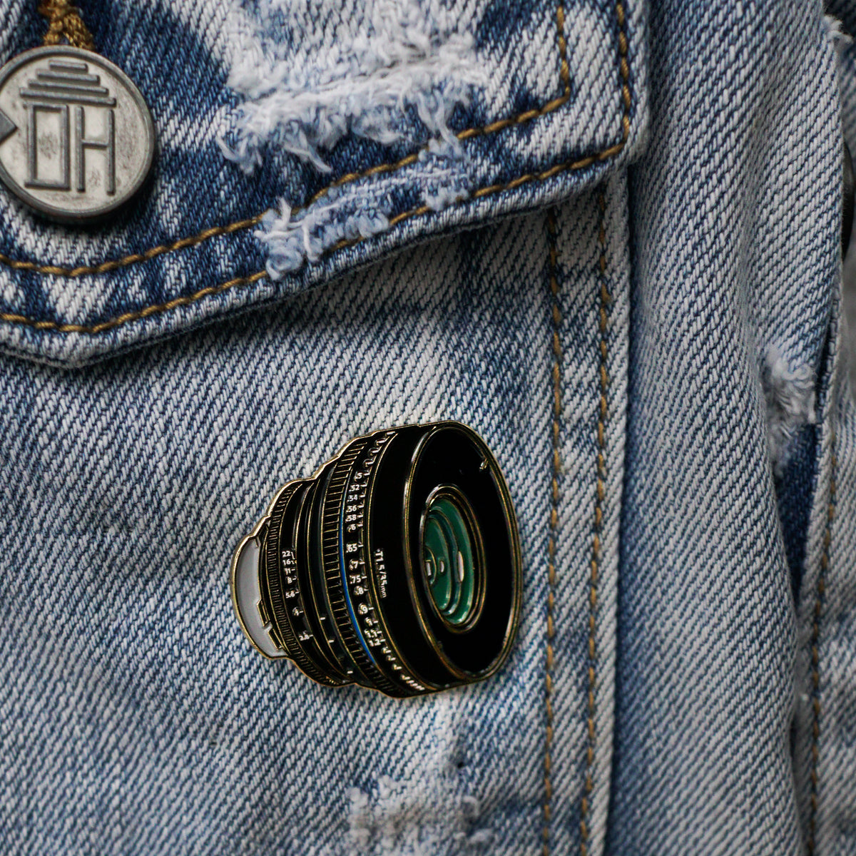35mm Lens Enamel Pin – Filmsticks